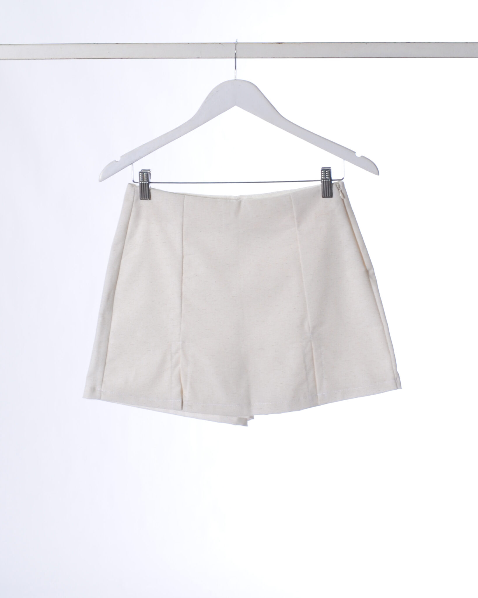 [SS26] MAYRA – SHORT POLLERA LINO RIGIDO SASTRERO ARUBA – YOUnica BA